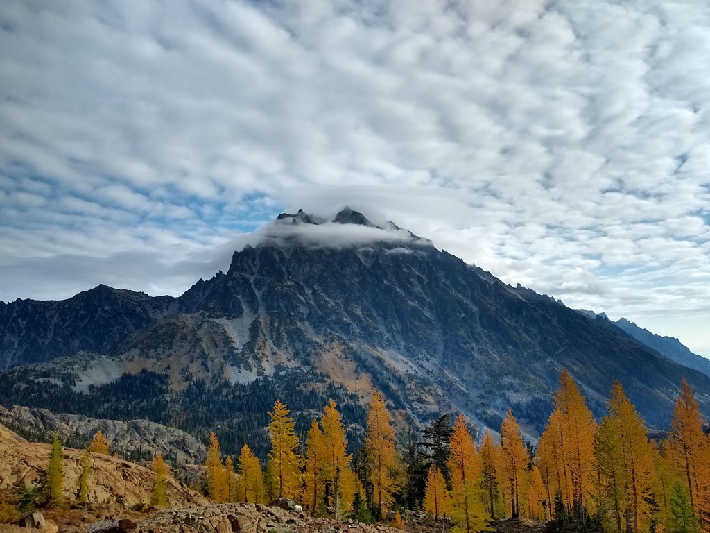 Fall Backpacking Lake Ingalls and Headlight Basin - Ordinary Adventures
