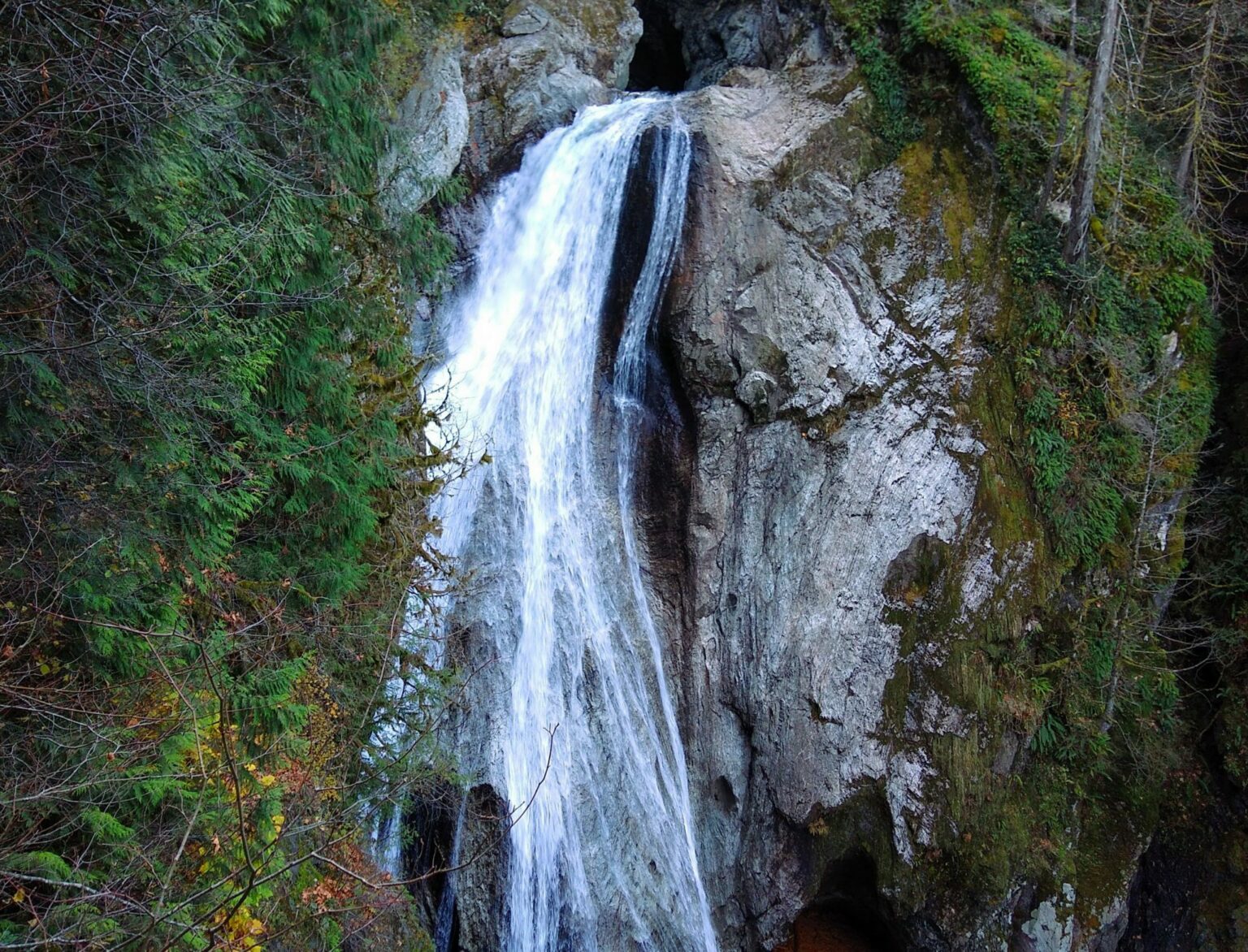 Twin Falls Hike: Stunning Waterfall close to Seattle – Top Left Adventures