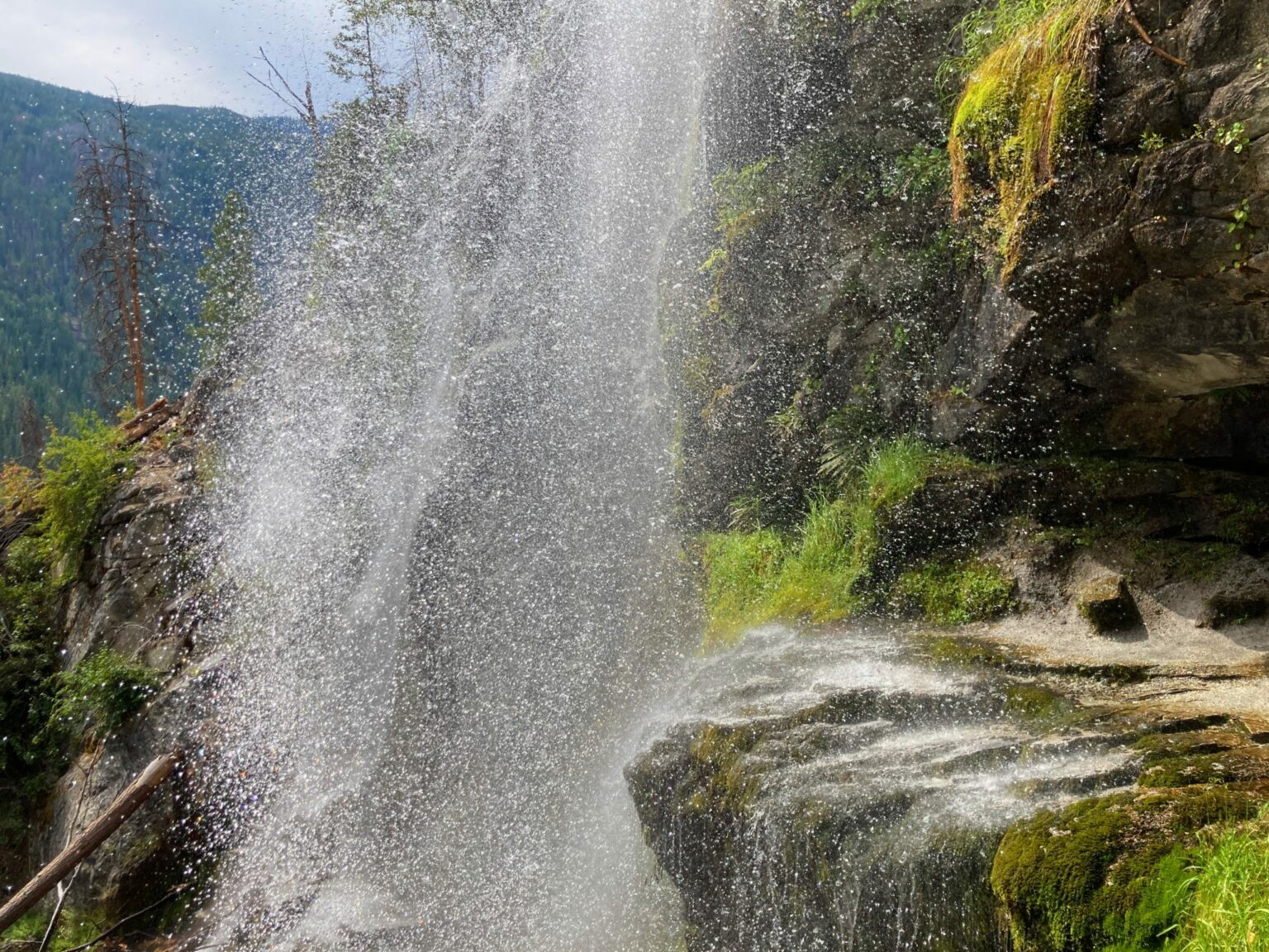 31 Gorgeous Waterfalls in Washington State – Top Left Adventures