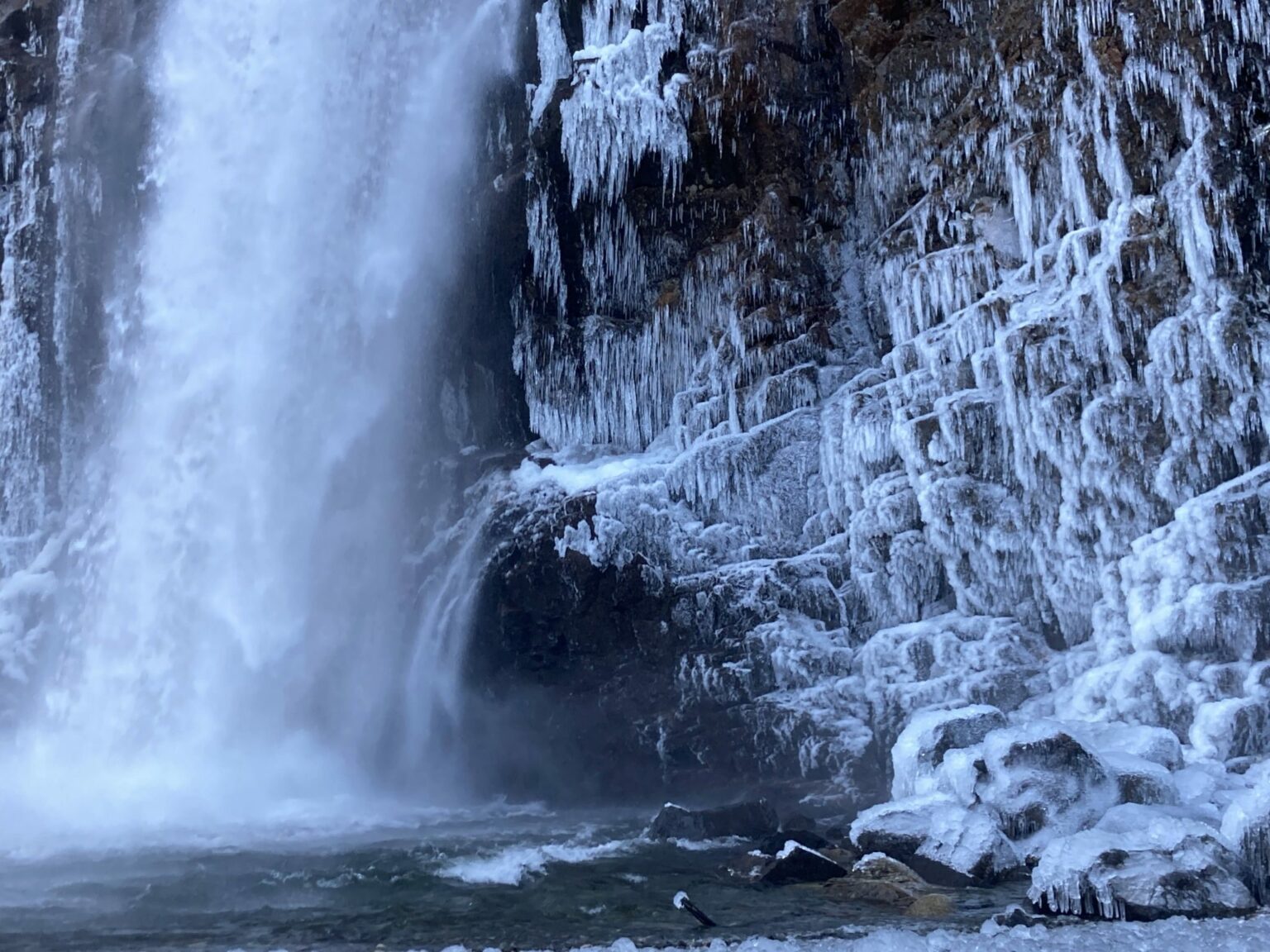 How to Hike to Franklin Falls in Winter – Top Left Adventures
