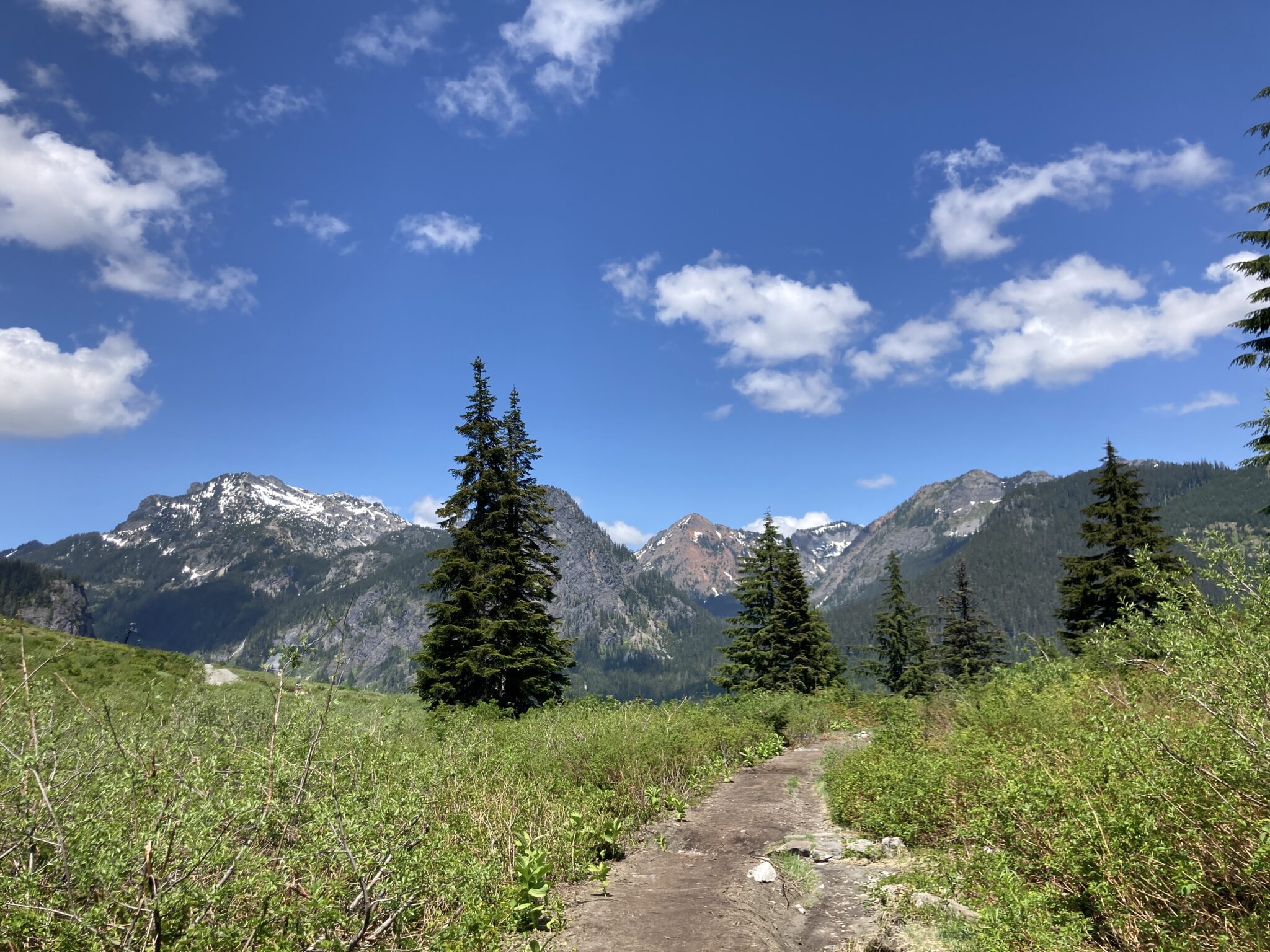 Lodge Lake: Less Crowded Alpine Lake Hike at Snoqualmie Pass – Top Left ...